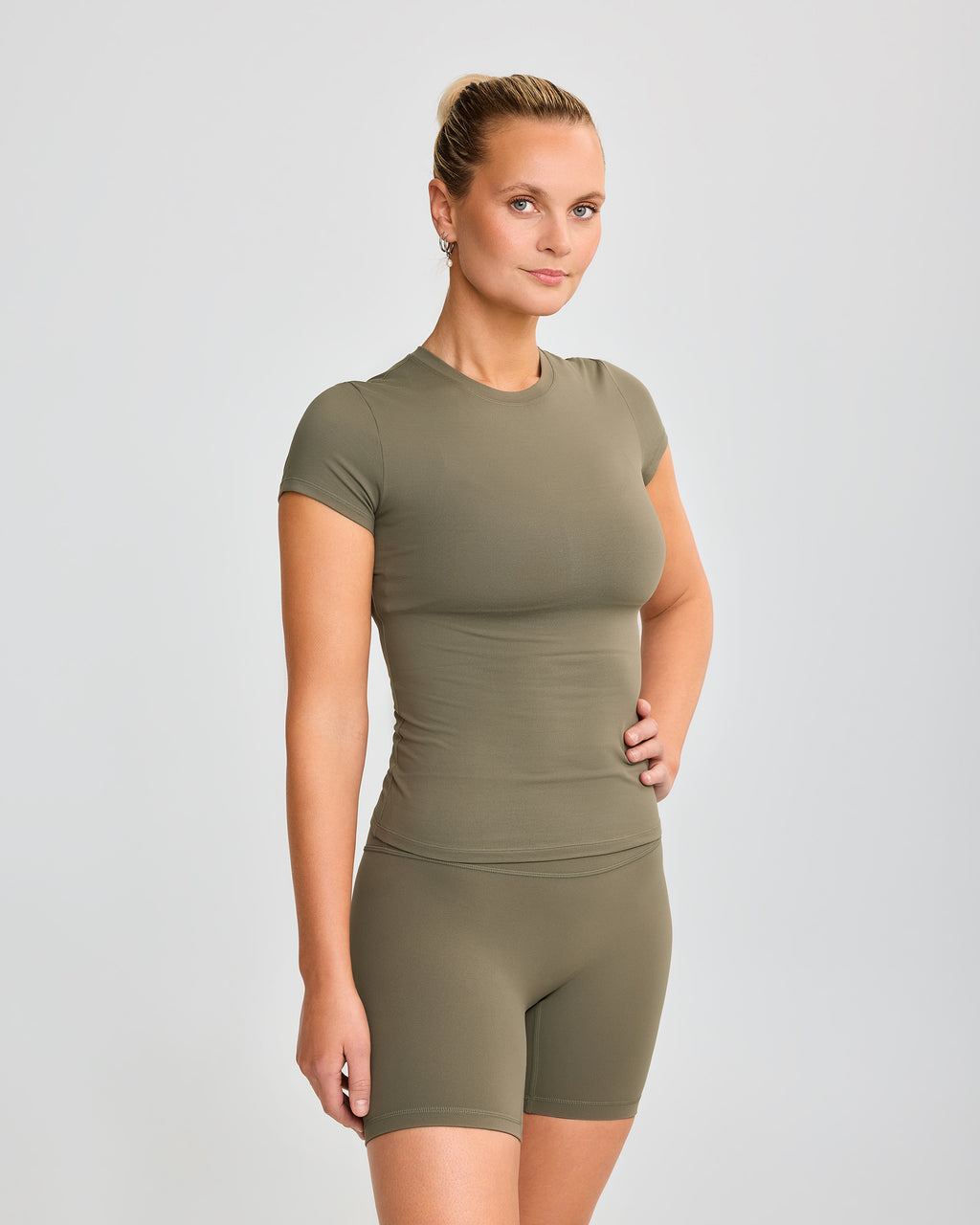 Metta Cloud Stuttermabolur – Metta Sport